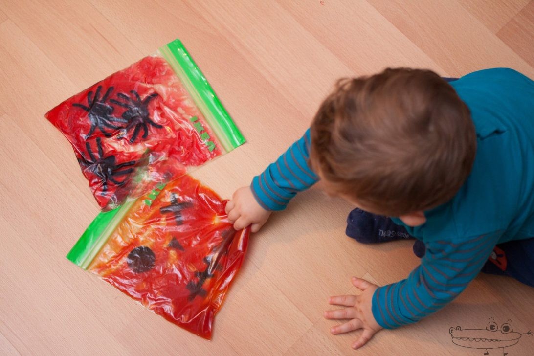 Actividades para bebés: Bolsas sensoriales de Halloween