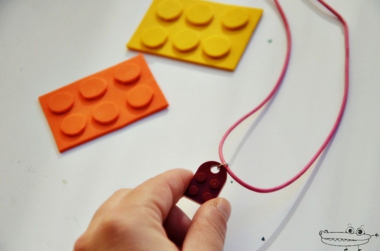 Colgante con piezas de Lego -Manualidades Infantiles