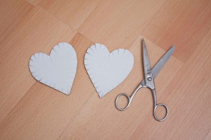 Motricidad fina, corazones de San Valentín -Manualidades Infantiles