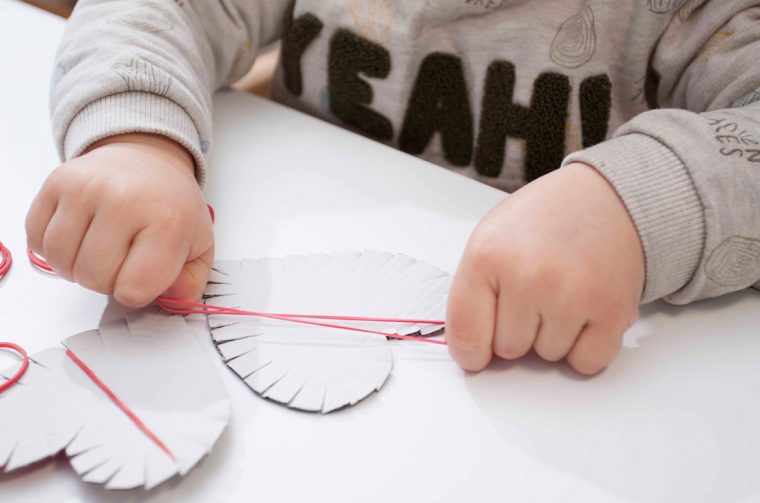 Motricidad fina, corazones de San Valentín -Manualidades Infantiles