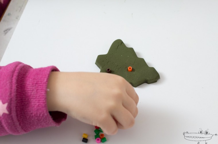 Árbol de Navidad de plastilina -Manualidades Infantiles