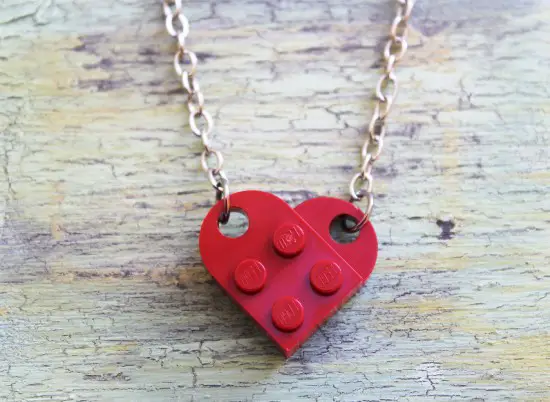 Collar corazón de lego -Manualidades Infantiles