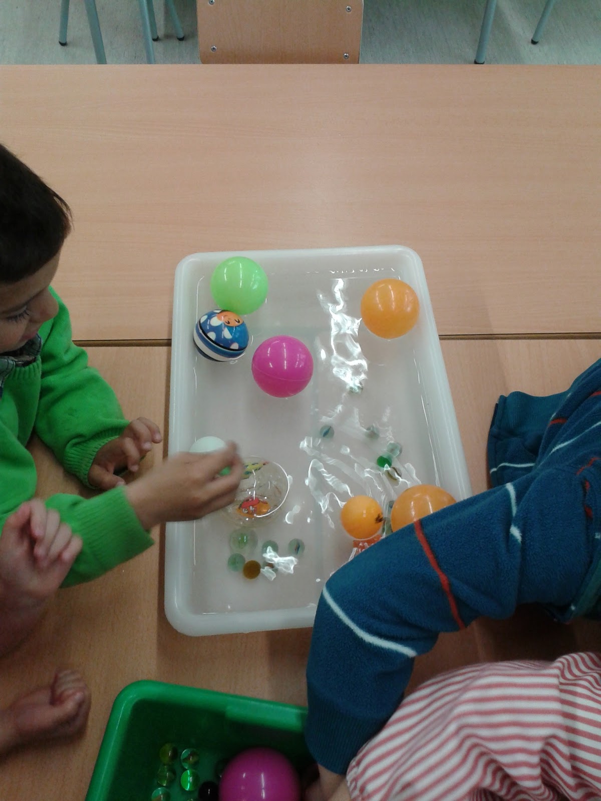 ¿Flotan o se hunden? -Manualidades Infantiles