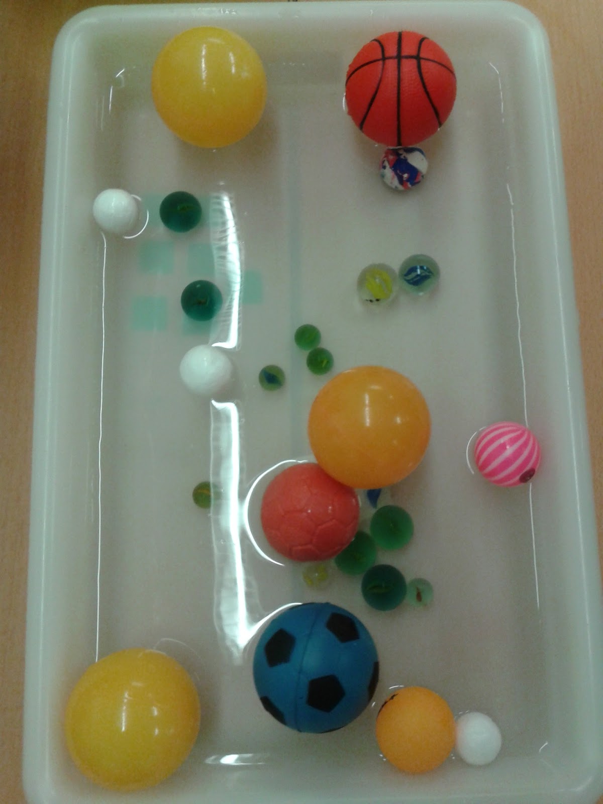 ¿Flotan o se hunden? -Manualidades Infantiles