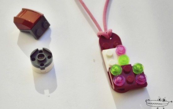 Collar con piezas de Lego -Manualidades Infantiles
